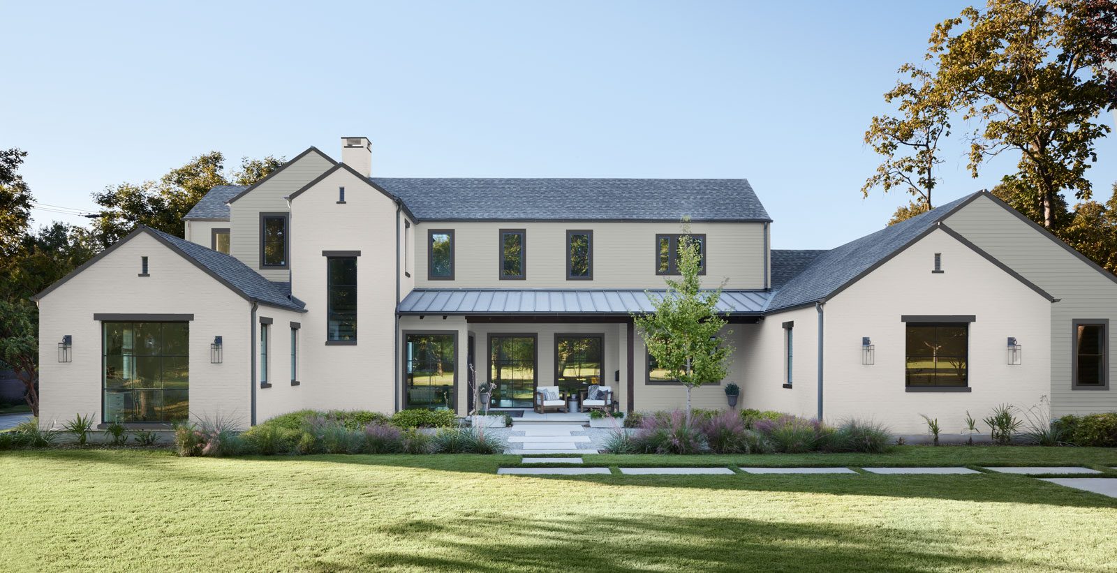 cool modern farmhouse home exterior