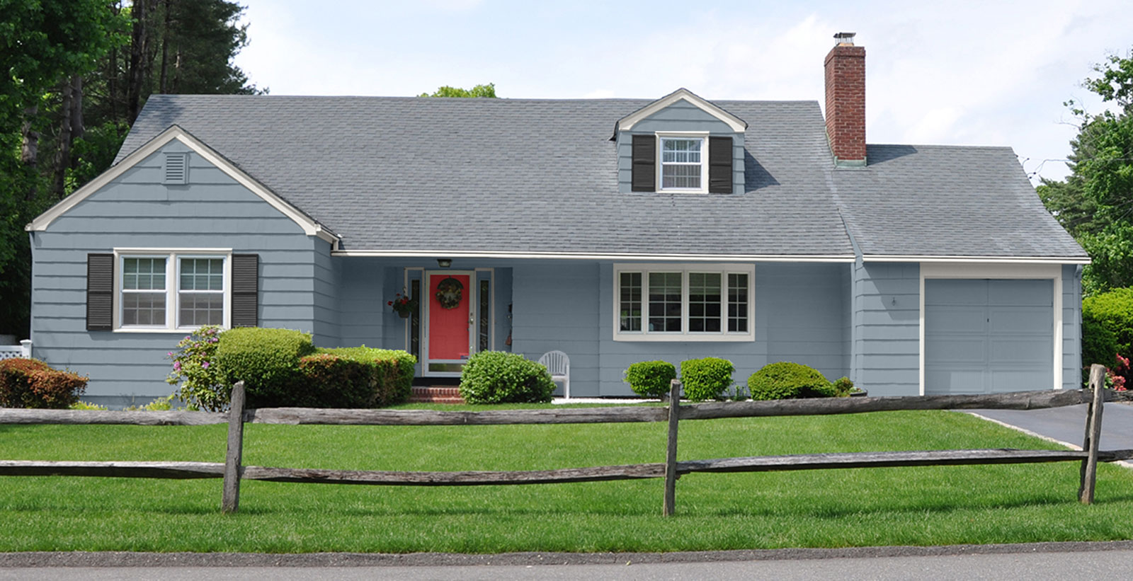 cool traditional ranch house home exterior